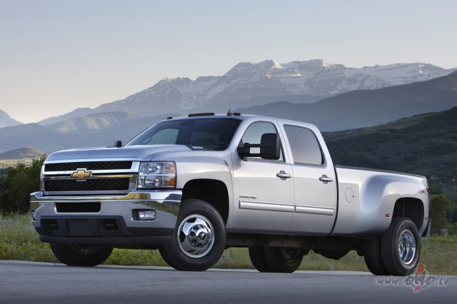 Chevrolet Silverado reviews and technical data