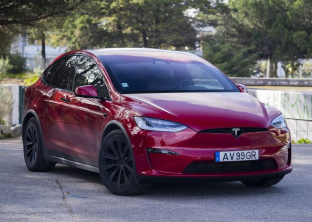 Tesla Model X reviews and technical data