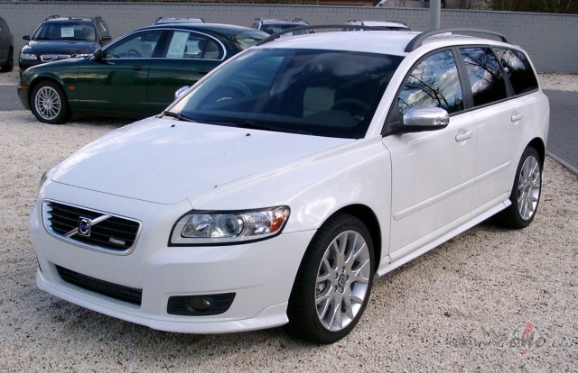 Volvo V50 reviews and technical data